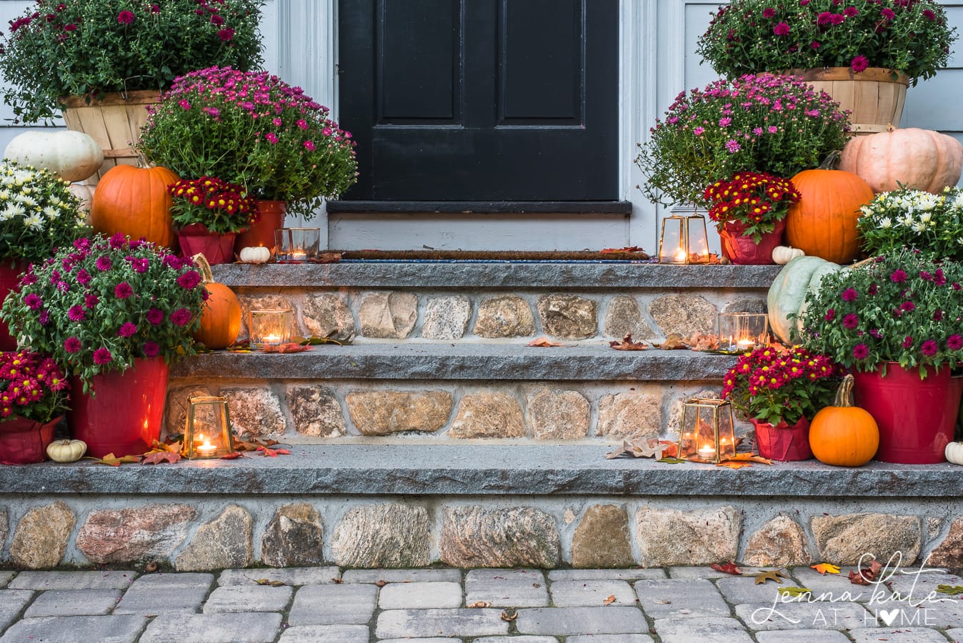 21 Beautiful Outdoor Fall Decorating Ideas To Inspire You!